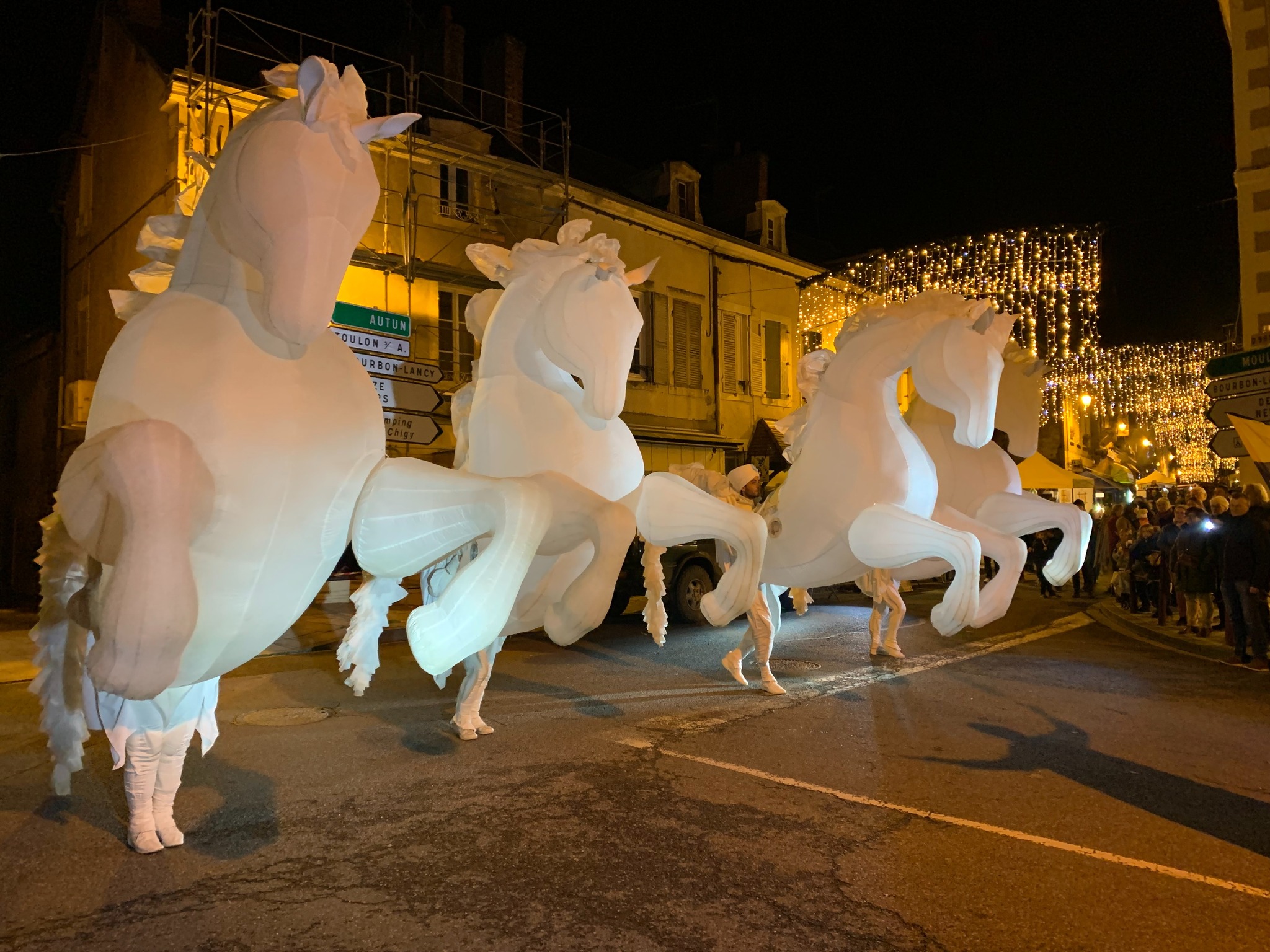"FierS à Cheval" à Luzy (58) - La compagnie des Quidams